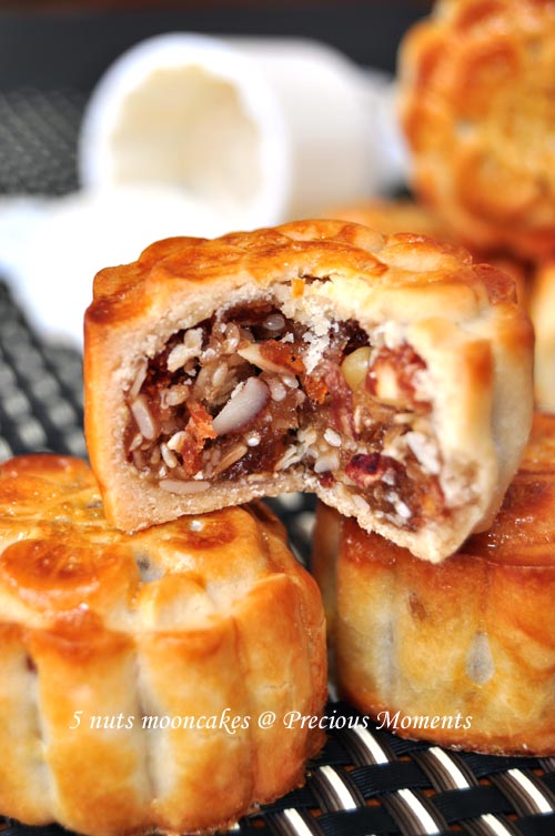 Rumbling Tummy: 五仁 moon cake (Baked)