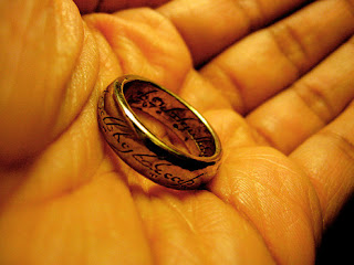 "The Four-Part Structure of Bilbo's Education" por William H. Green.