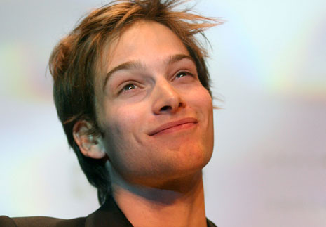 La Base observa: Andy Gillet actor y modelo francés nacido en Saint ...