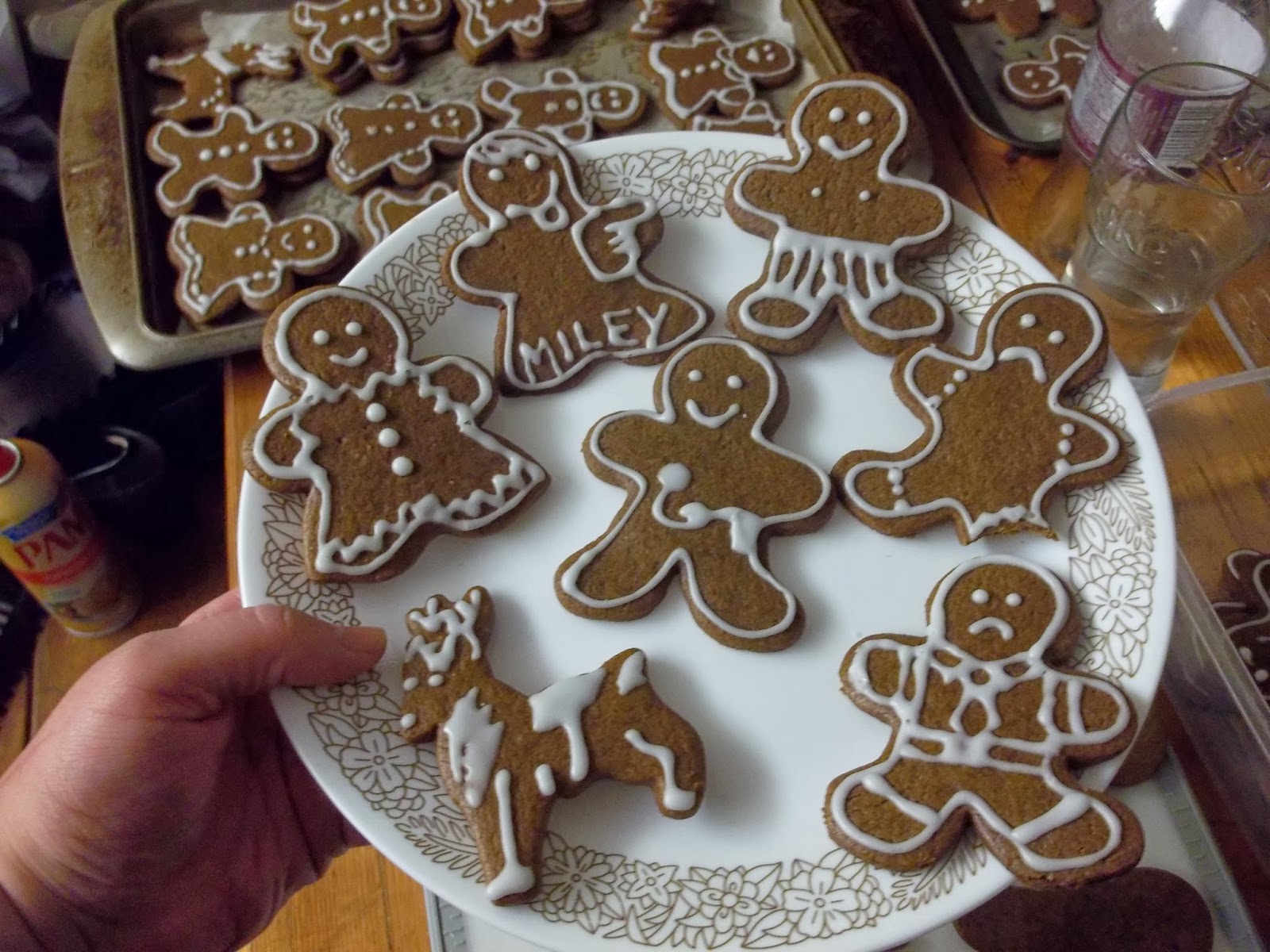 Pandas In The Kitchen!: Gingerbread Men, Women, and Deer!