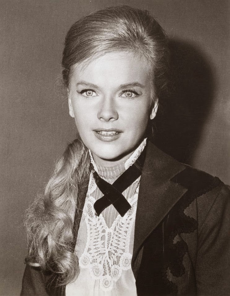 Film Noir Photos: Tracking with Closeups: Anne Francis