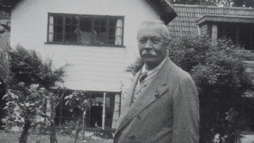 THE GRANDMA'S LOGBOOK ---: ARTHUR CONAN DOYLE & DETECTIVE SHERLOCK HOLMES