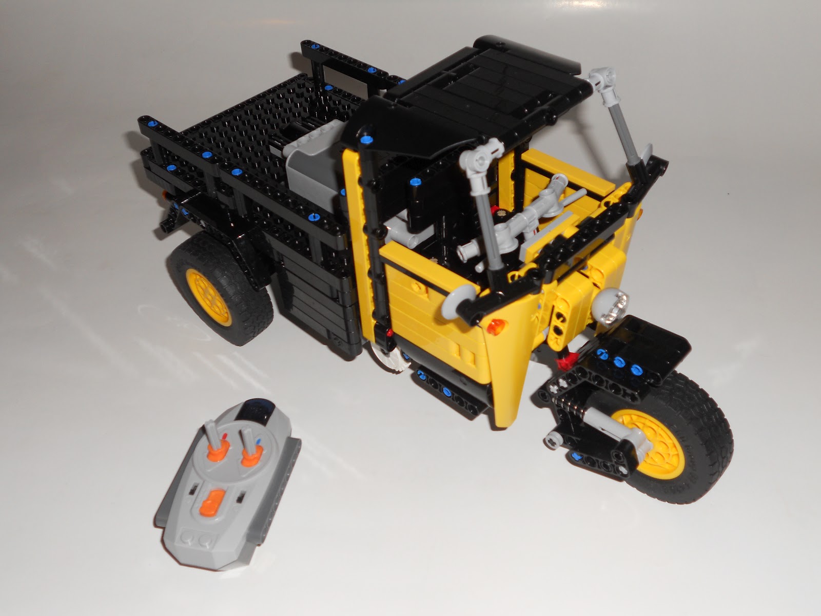 LEGO TECHNIC: PIAGGIO APE version technic