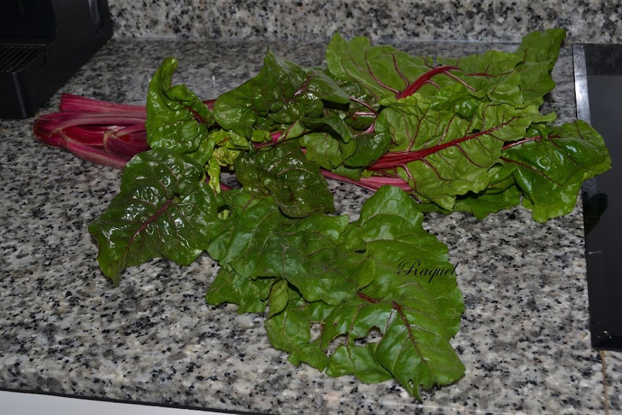Acelga roja cocida con patatas | Cocina