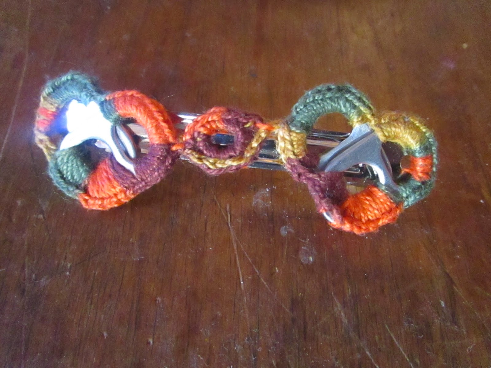 Reciclaje con Artesania: Gancho o traba para el cabello en anillas de ...