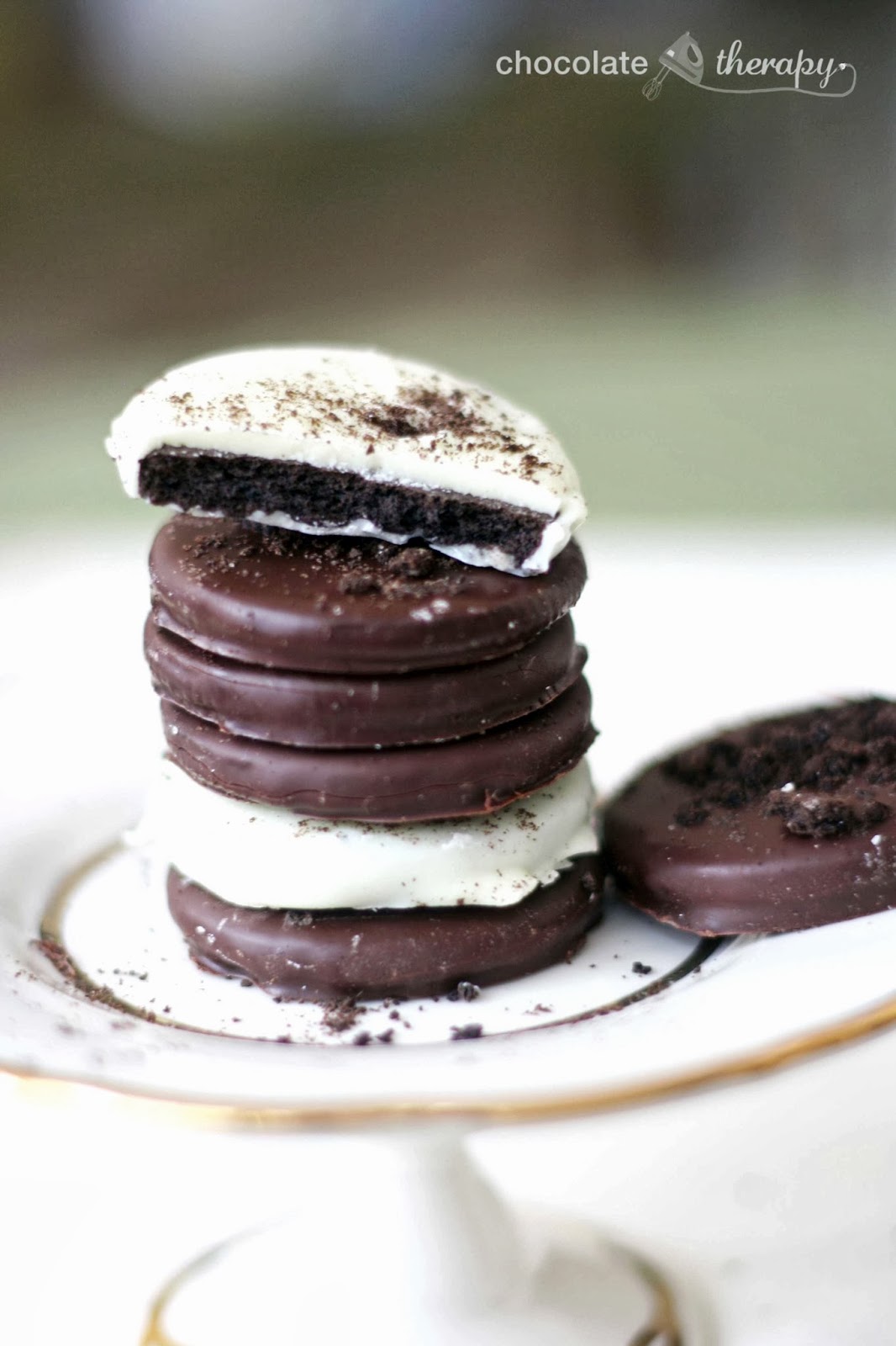 Chocolate Therapy: Three Ingredient Homemade Thin Mints