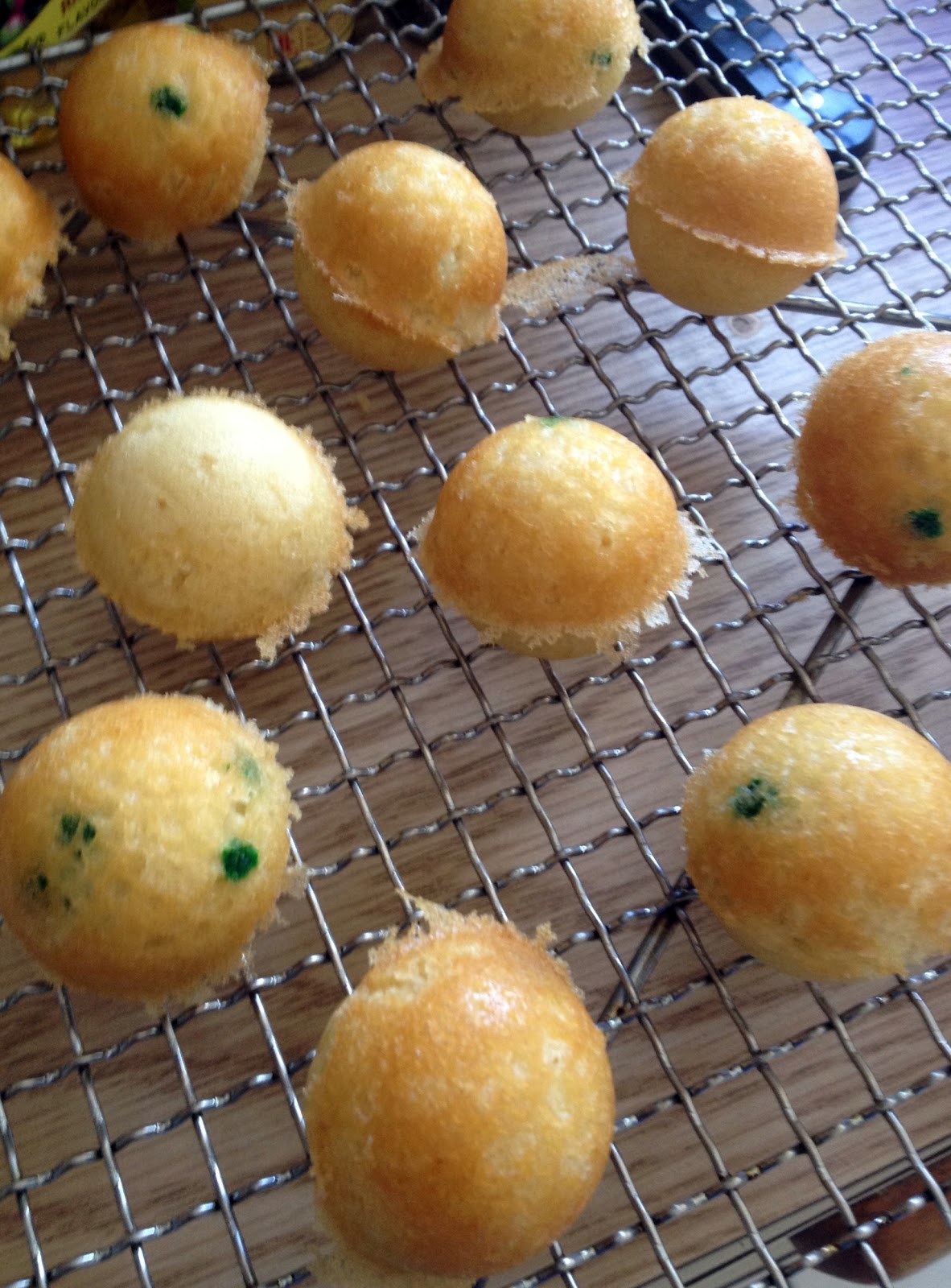 Shamrock Cake Pops! | Perfectly Katie Bear