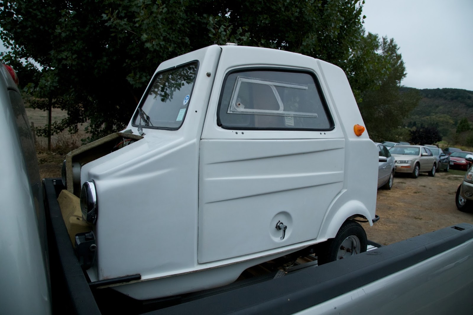 OLD PARKED CARS.: 1975 Mini Comtesse.