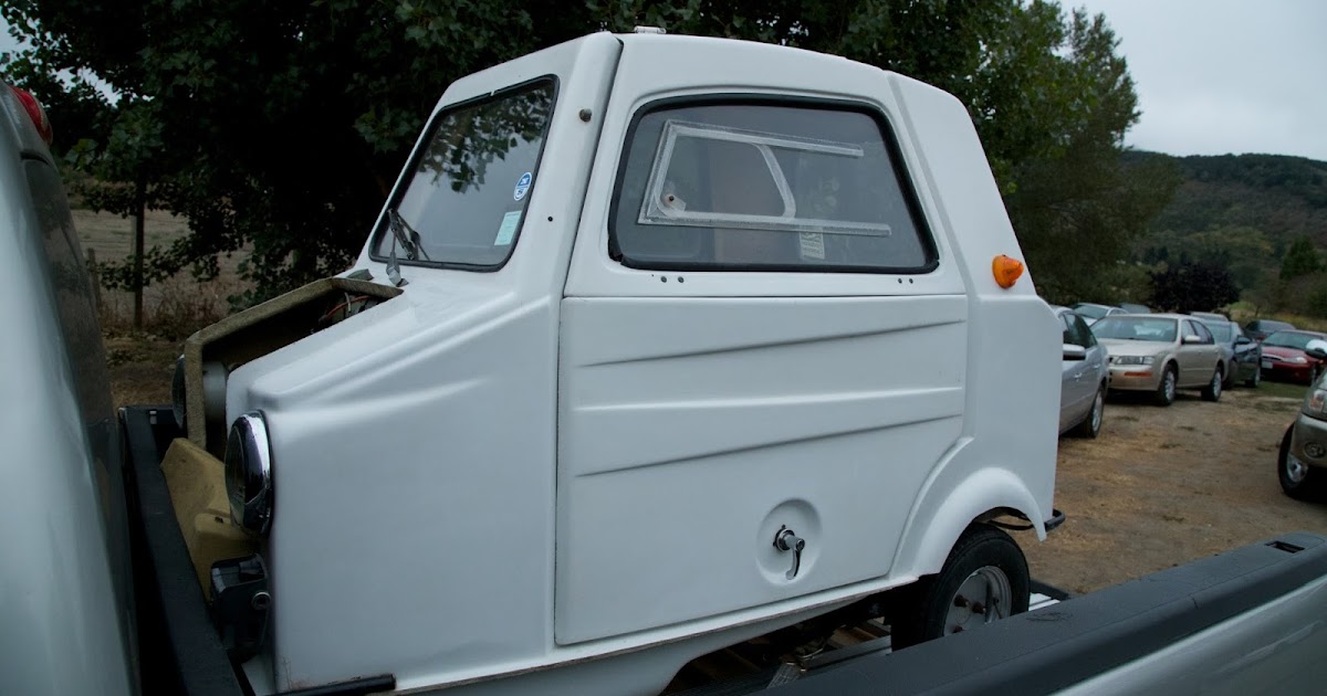 OLD PARKED CARS.: 1975 Mini Comtesse.