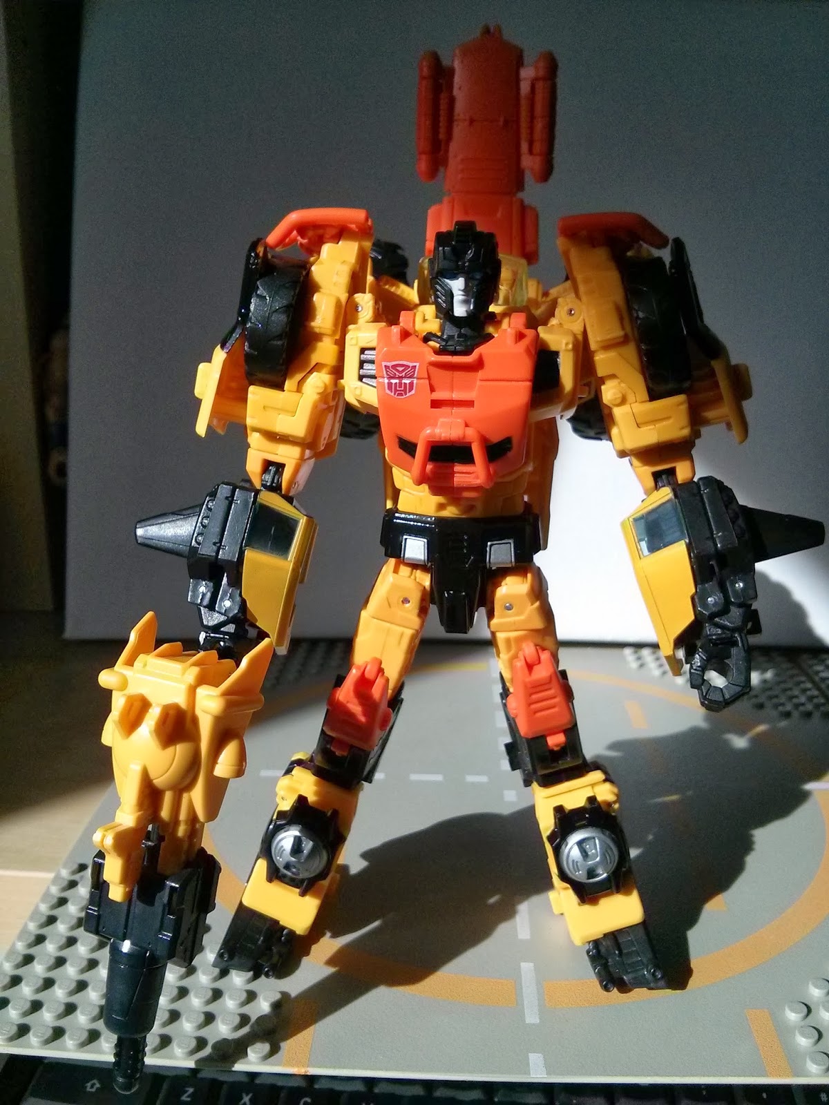 Toybox Soapbox: Transformers Generations Voyager Sandstorm Review