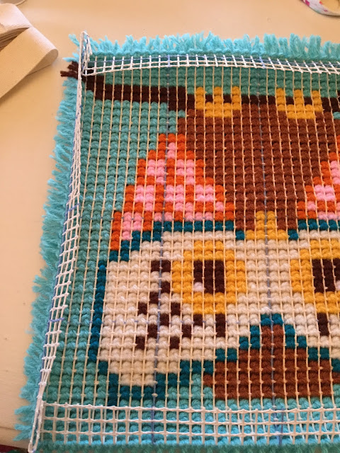 🐝 Bumbledaph: How-to bind a latch hook rug