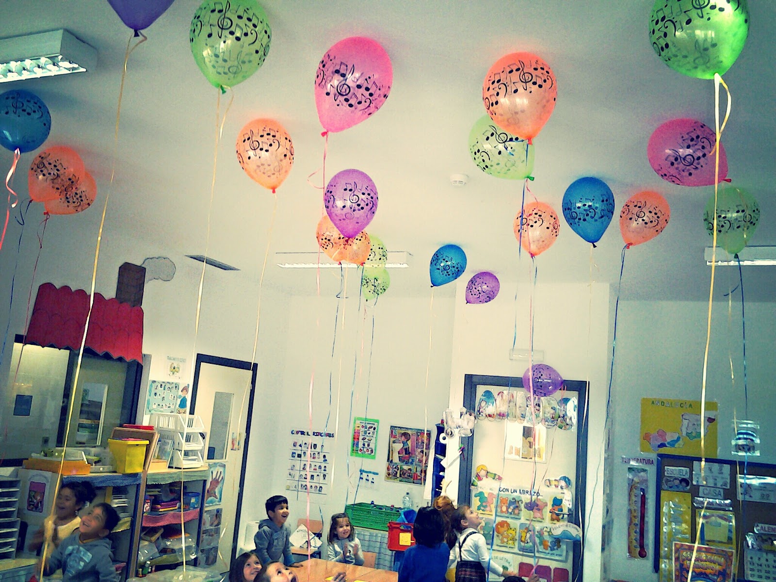 ILUSIONES DE COLORES: SUELTA DE GLOBOS EN CLASE