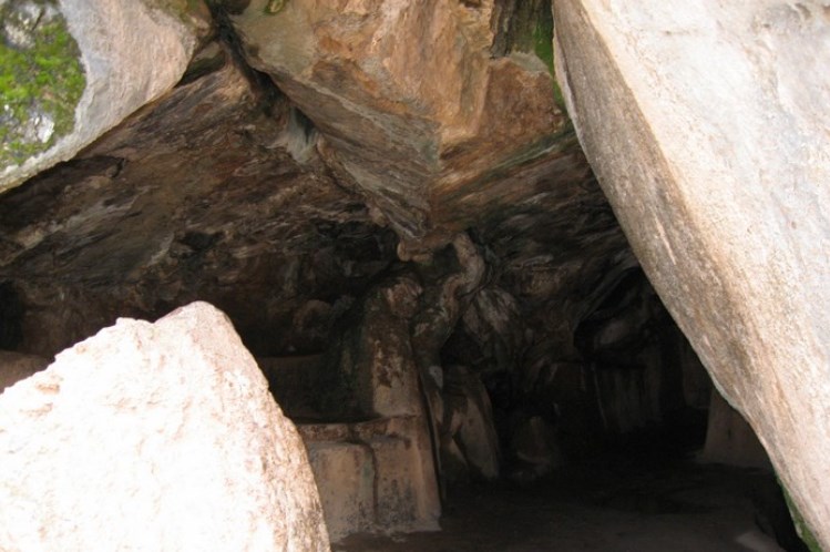 ArqueoLugares: QENQO / Q´ÍNQU / KENKO prox. Cerro Socorro. Cuzco. Perú