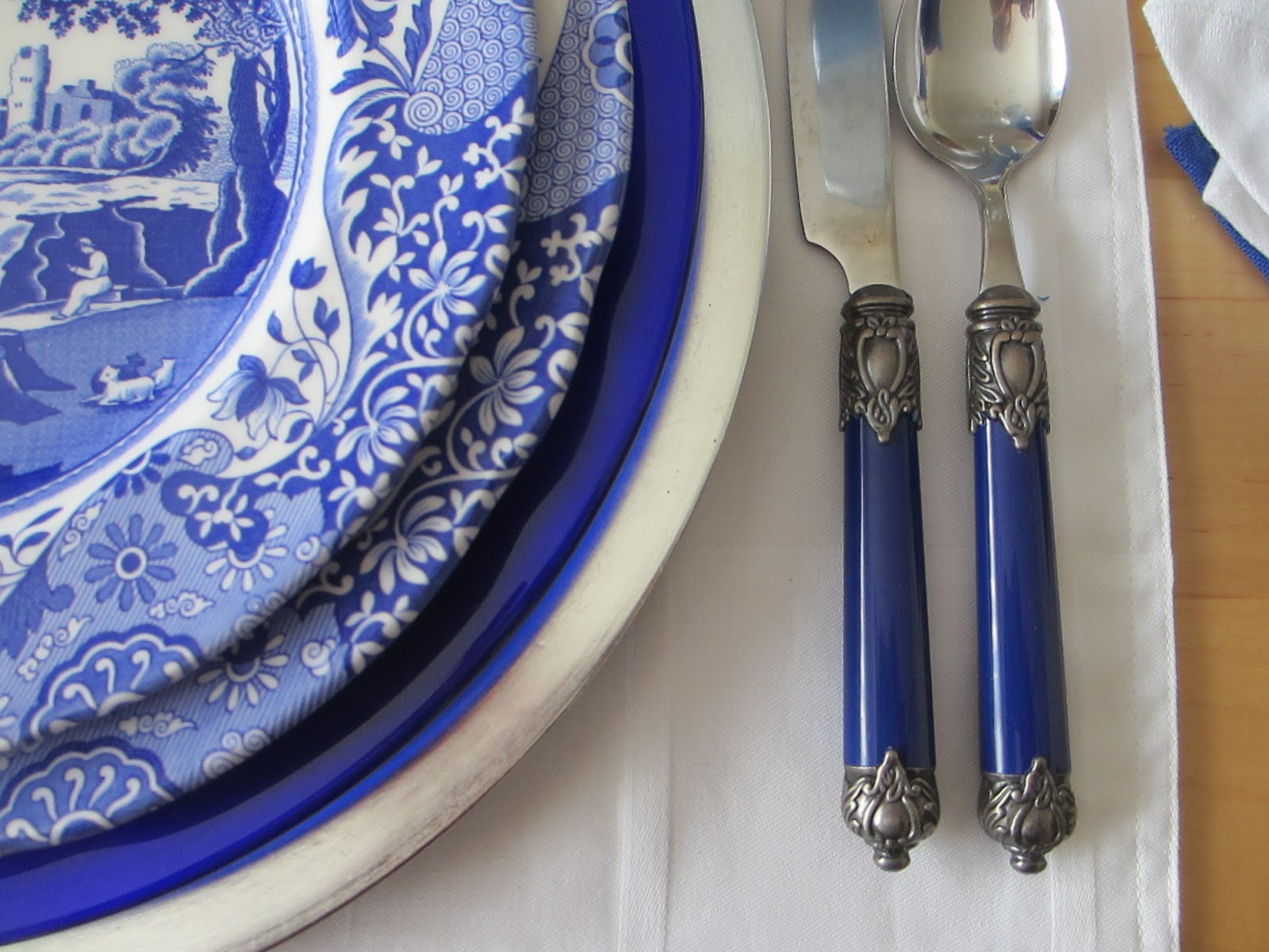 The Welcomed Guest: Spode Blue Italian Casual Dinner Table