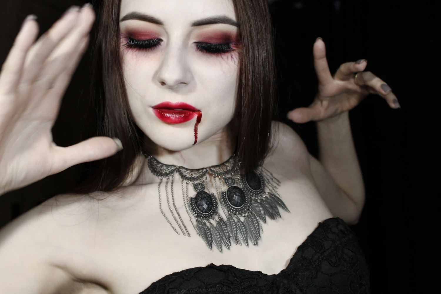 Easy & Spooky Melancholic Vampire Look for Halloween | Step-by-Step ...