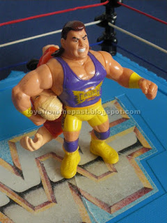 Toys from the Past: #679 HASBRO´S WWF - CRUSH v2, KAMALA and NAILZ (1993)