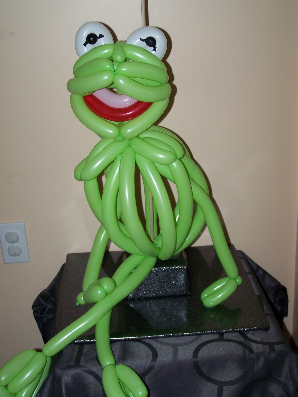 Black Cat Balloon Company's Muppet Project: Kermit the Frog