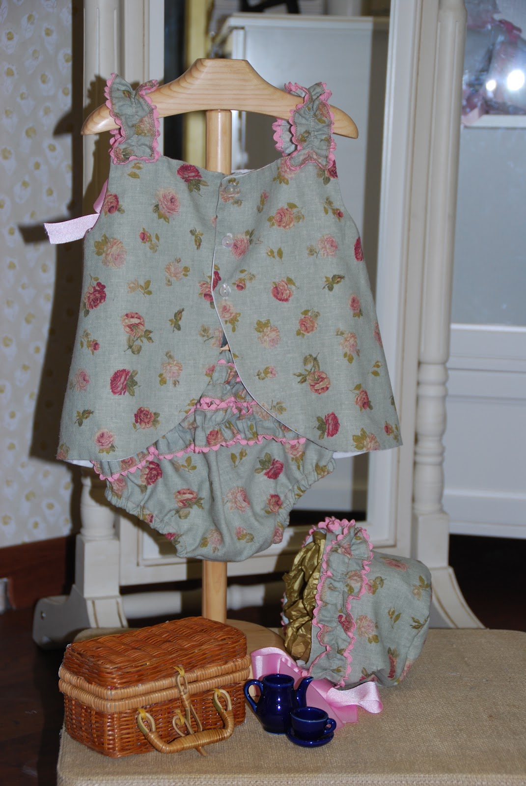 Ana Pompones,La Tienda: CON TODA LA ESENCIA ANA POMPONES...