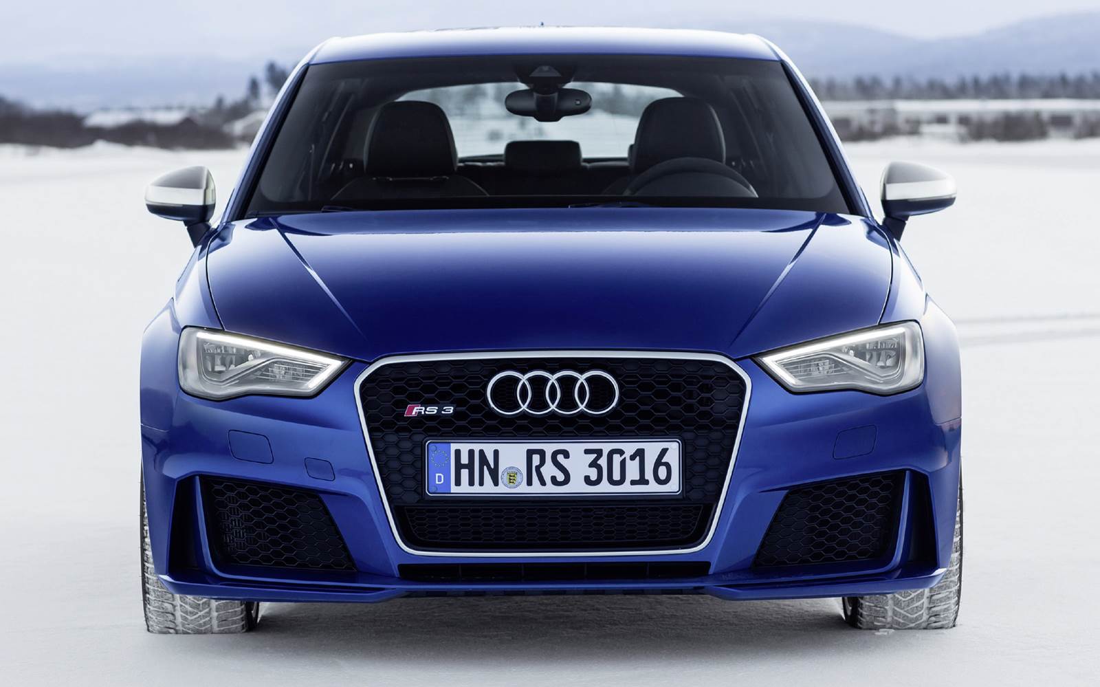 Audi RS3 Azul Sepang com interior em couro negro - fotos