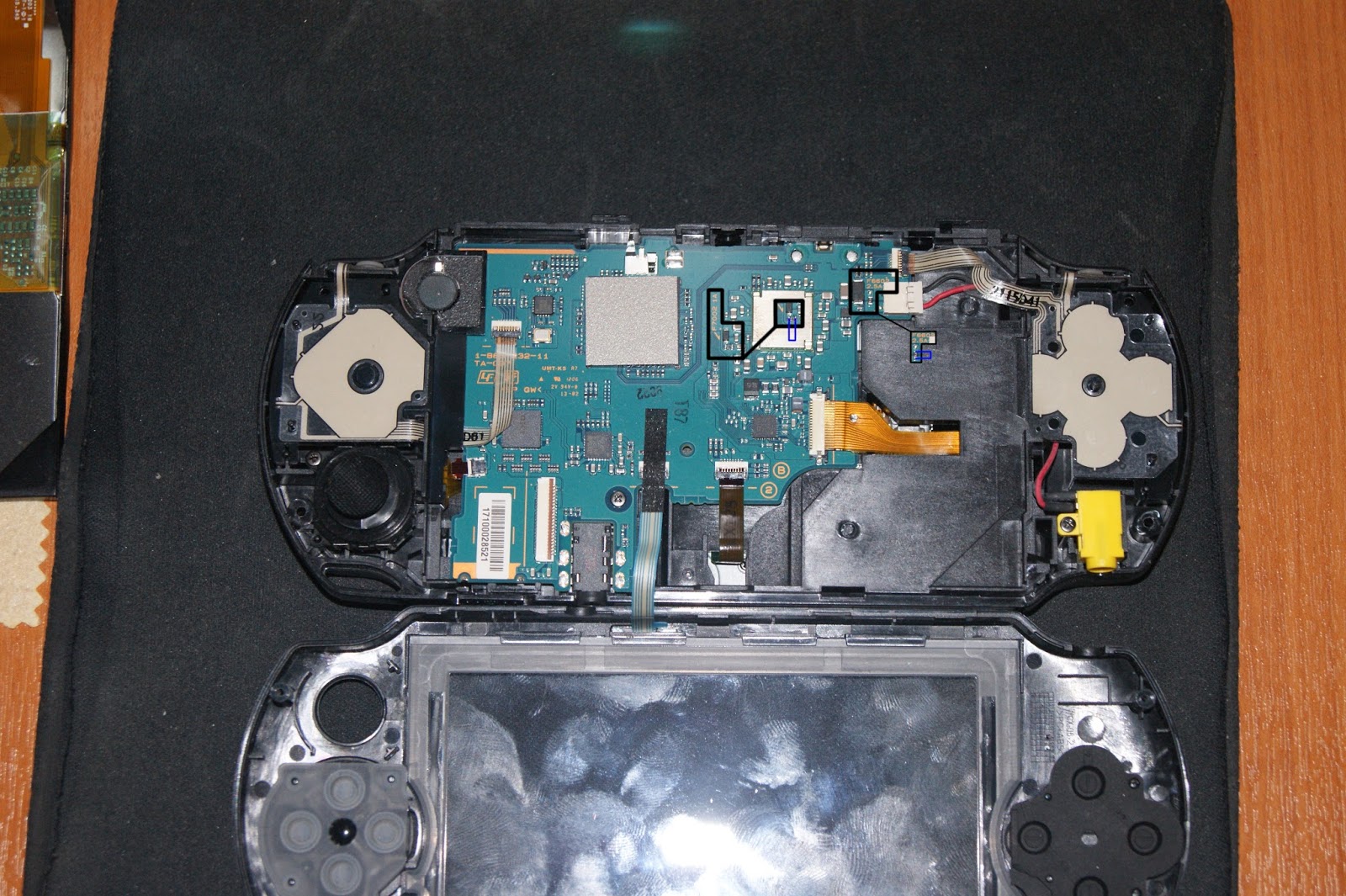 Petros Projects and stuff: Sony psp e1004 (fuses)