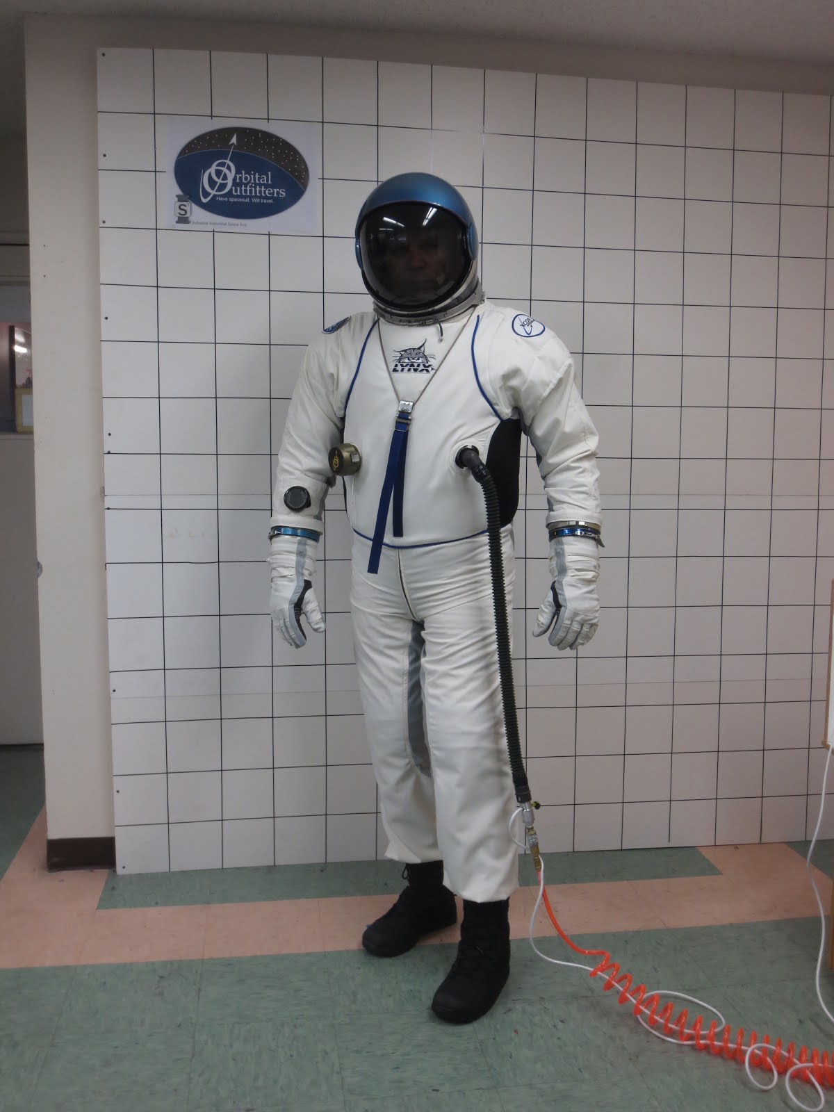 Diligent Dwarves: How best to Squeeze the body, or Pressure suit design.