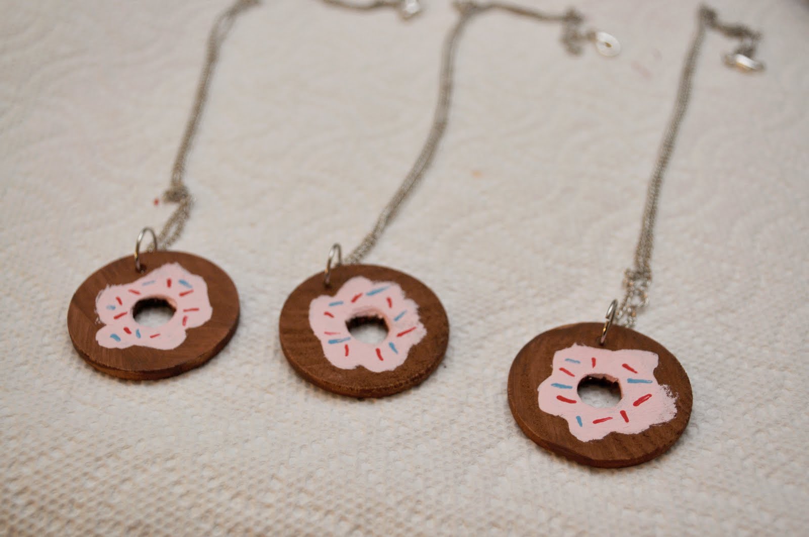 Doughnut Necklace and how to make your own chains - Housewife Eclectic