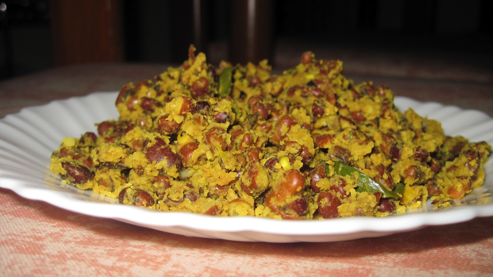 kottayam ruchi: Vanpayar thoran ( Red cow peas)
