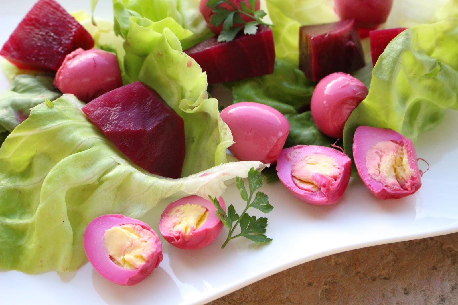 Délices d'une novice: Oeufs de caille violets au jus de betterave