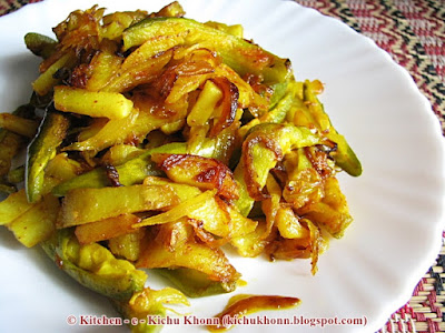 Kitchene Kichukhonn : Aloo Potol er bhaja / Stir fried potatoes and ...