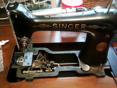 Singer 101 Sewing Machine with potted motor & oil wick system