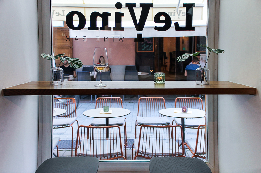 LeVINO • FOTOGENIČNO STIČIŠČE VINSKIH ZGODB V MARIBORU / PEPERMINT