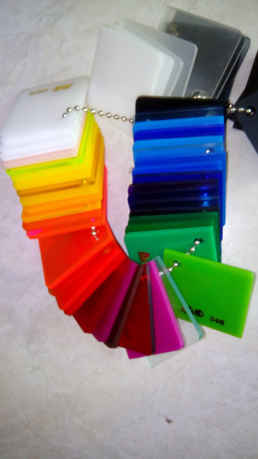 Bahan Acrylic dengan Berbagai Macam Warna - Bahan Acrylic Murah