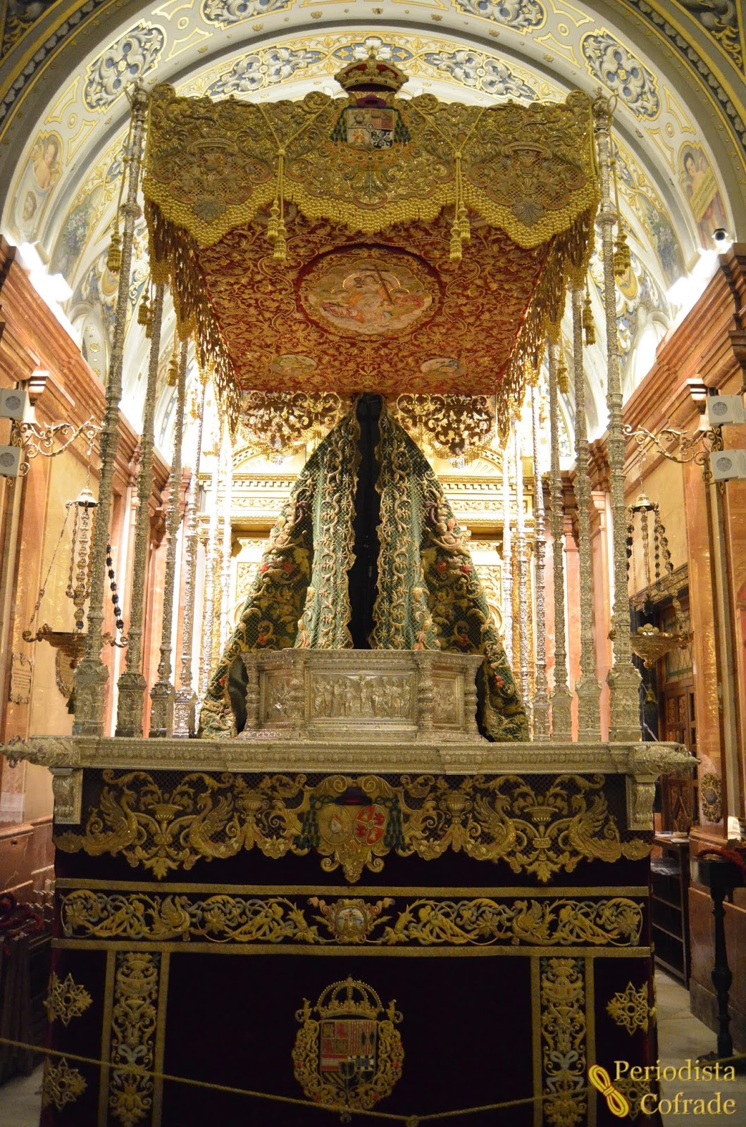 Periodista Cofrade: EL PALIO RESTAURADO DE LA MACARENA YA ESPERA LA ...