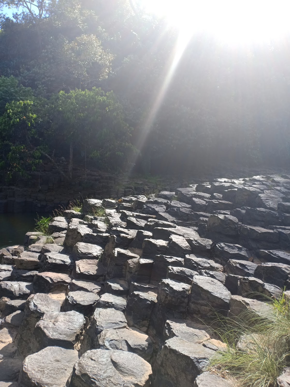 dhashachandran: COLUMNAR BASALT BALUNG COCOS, TAWAU