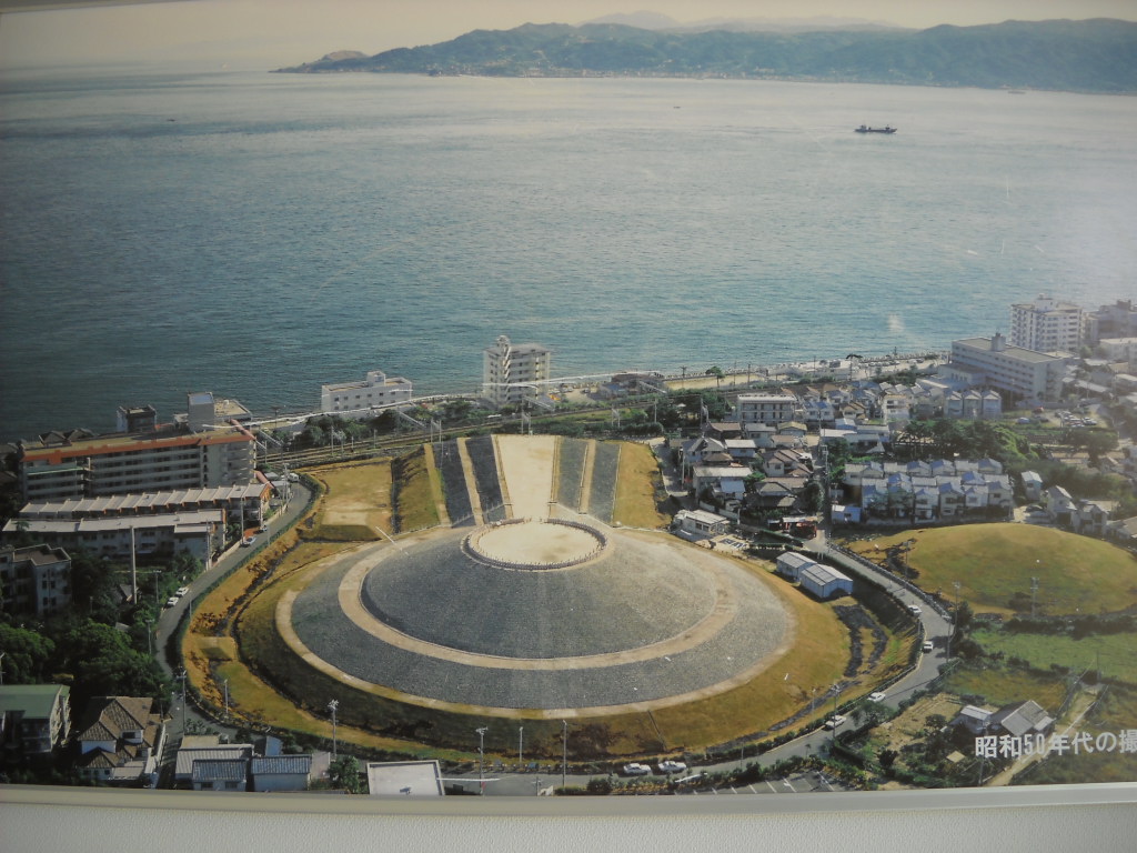 Daily Glimpses of Japan: Kofun - Ancient Japanese Tombs
