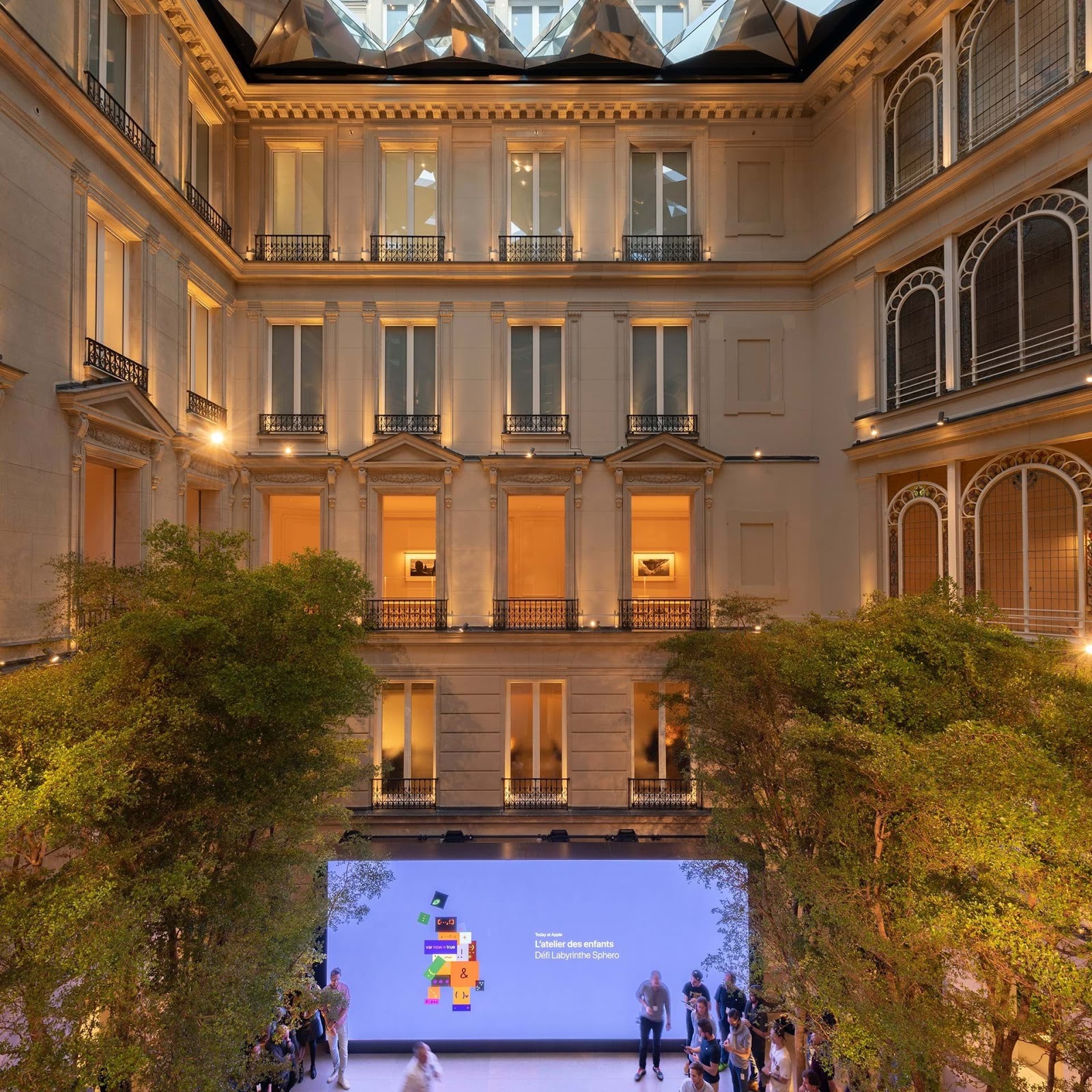 World's Breathtaking Architectural Apple Store's