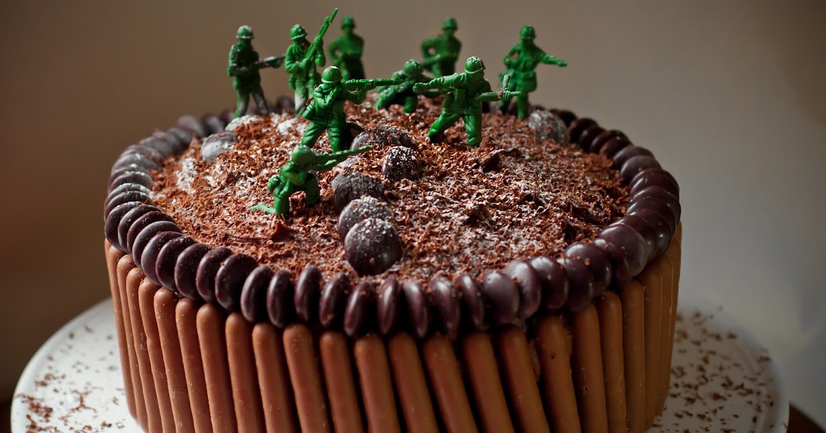 Domestic Sluttery: Baking for Beginners: Triple Chocolate Fudge Cake