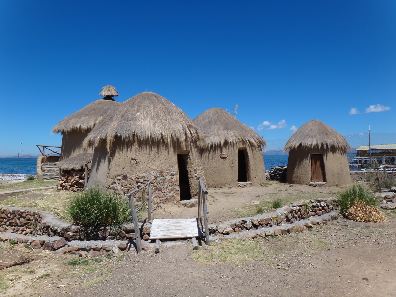 BOLIVIA... LO MEJOR QUE TENEMOS: LAS MUJERES URUS DE BOLIVIA ASIMILAN ...
