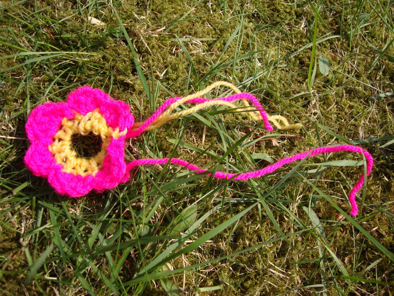 Cat's Couch: Guerilla Knitting Mystery Solved Extended Version