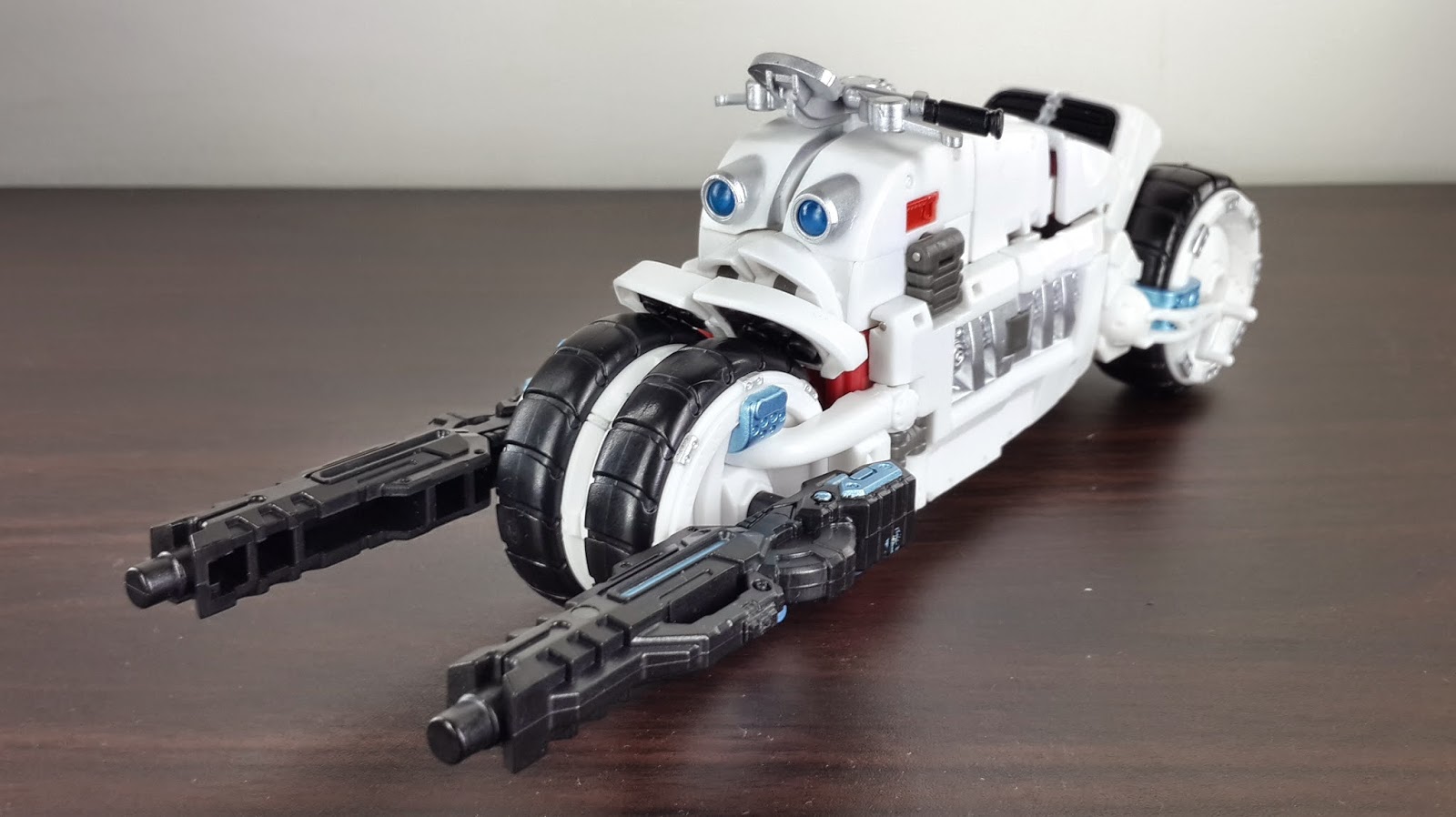 Blog Transformers.com: 1124: TFC Warning Line (Protectobot Groove)