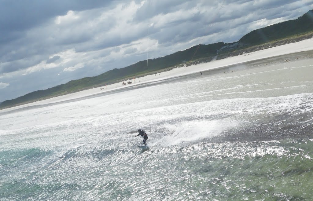 Peter's kitesurfing blog: Kitesurfing Sandy Point in the surf with ...