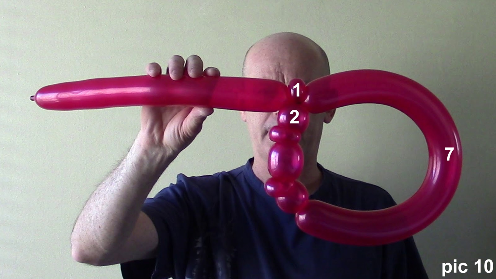 Balloon animals twisting instructions: One balloon crown