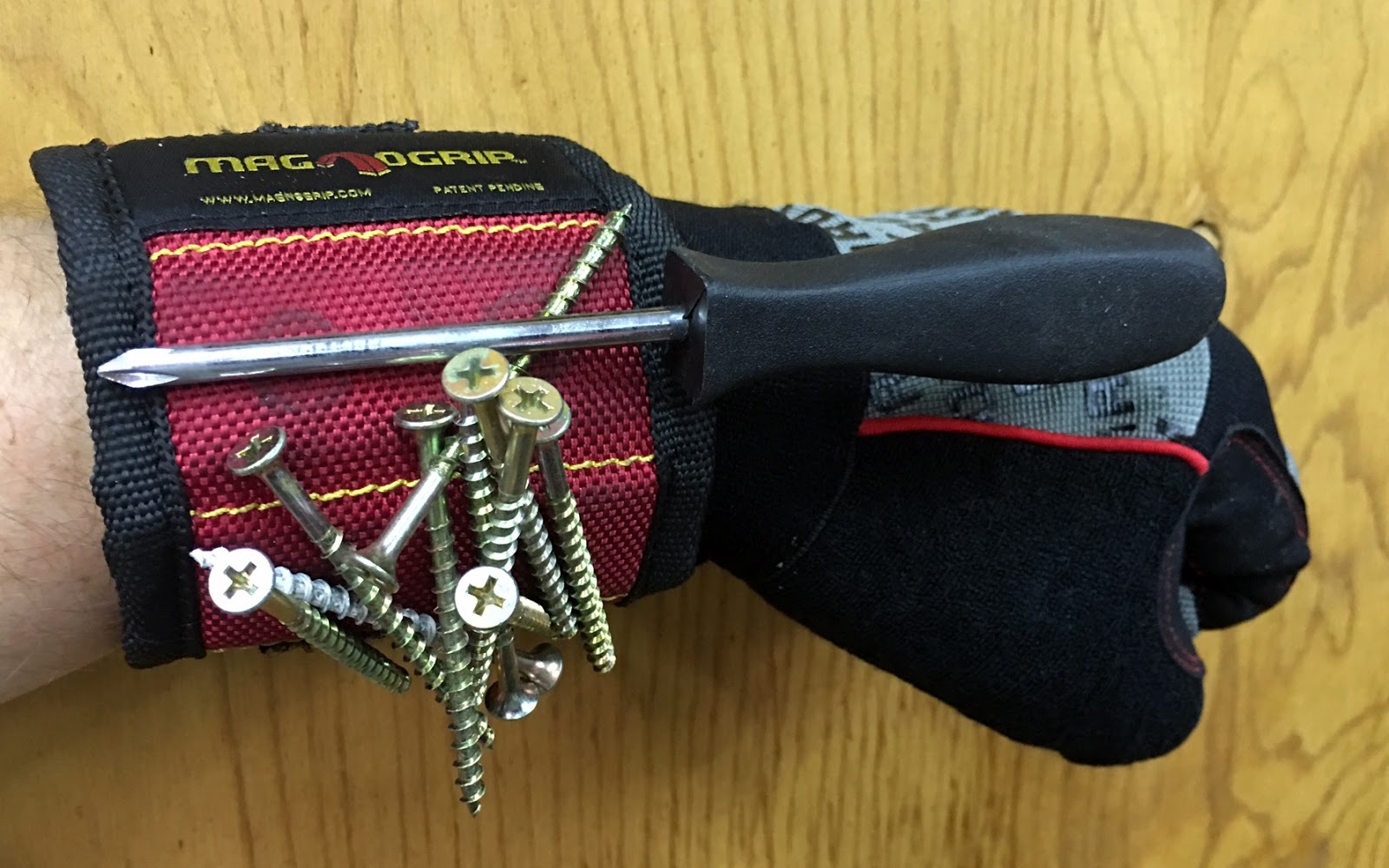 Blue Glove Tool Review: MagnoGrip Magnetic Wristband - DailyTurismo