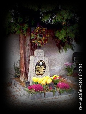 TUMULOS FAMOSOS: ALOIS HITLER - Arte Tumular - 701 - Town Cemetery ...