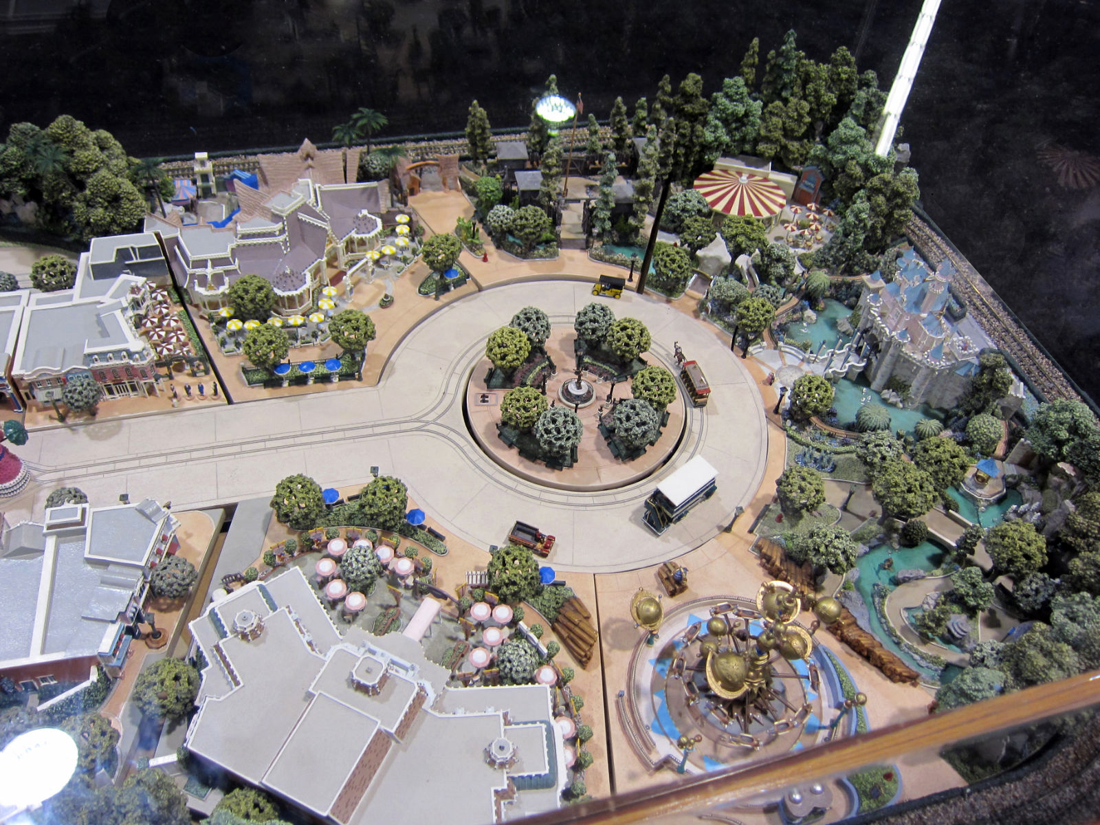 Filmic Light - Snow White Archive: Robert Olszewski & His Snow White ...