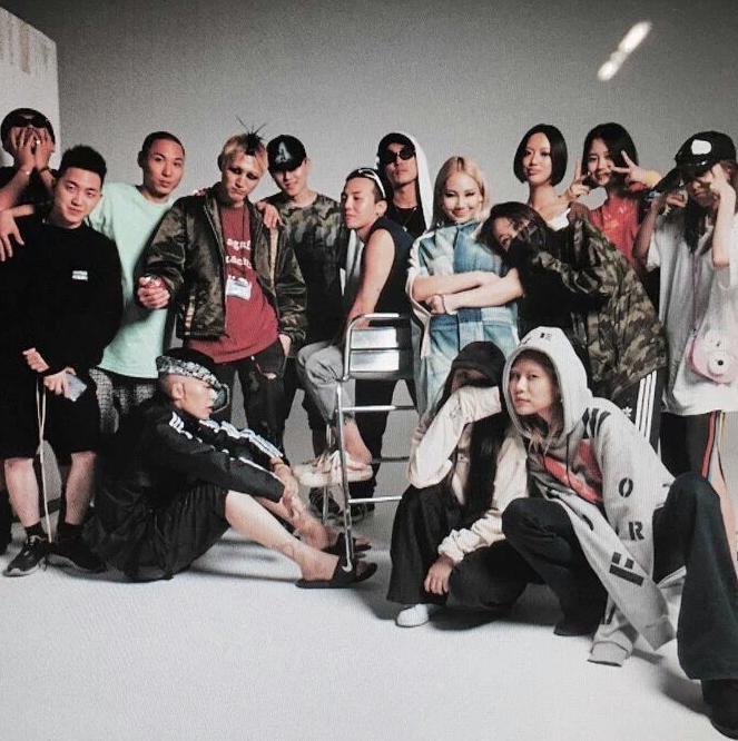 G-DRAGON and 2NE1's CL, Dara Spotted Hanging out Together