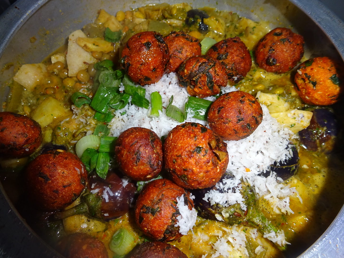 Veg Indian Cooking: Undhiyu