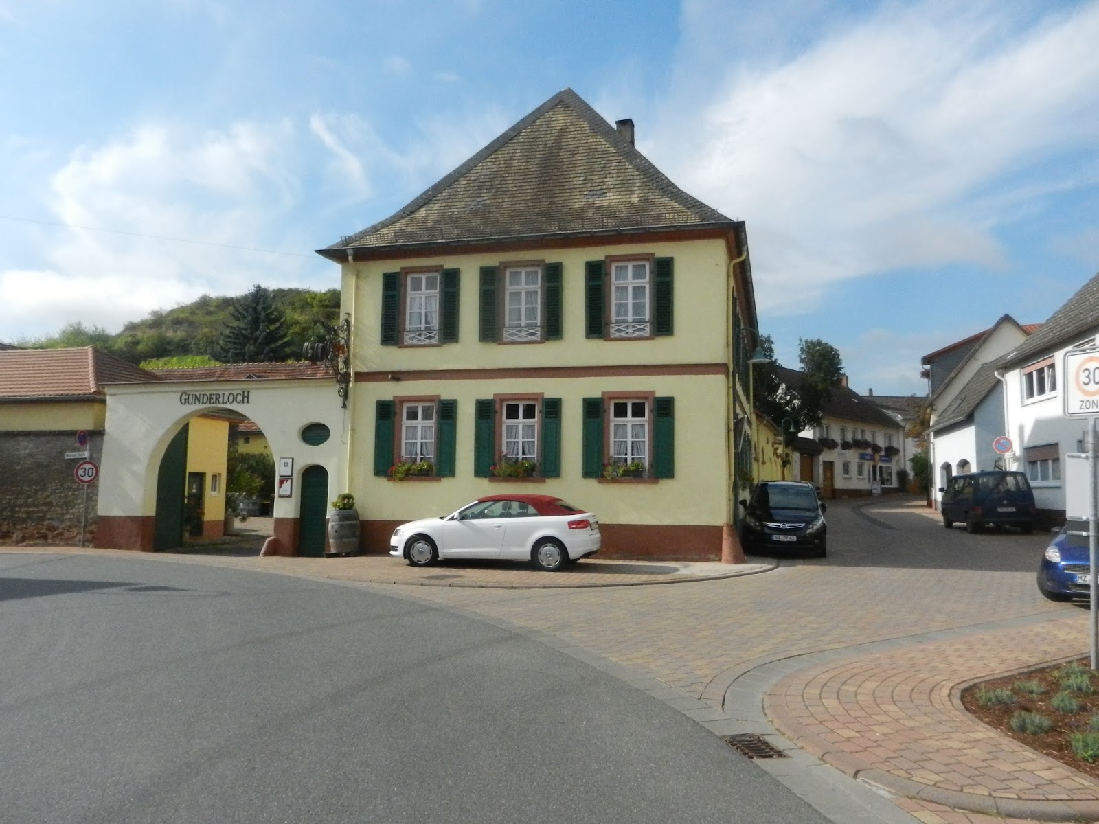 schiller-wine: Wine Tasting at Weingut Gunderloch in Nackenheim, with ...