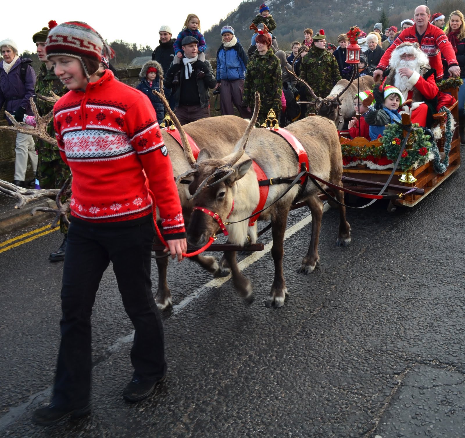 Tour Scotland: Tour Scotland Video Santa Day Dunkeld Perthshire