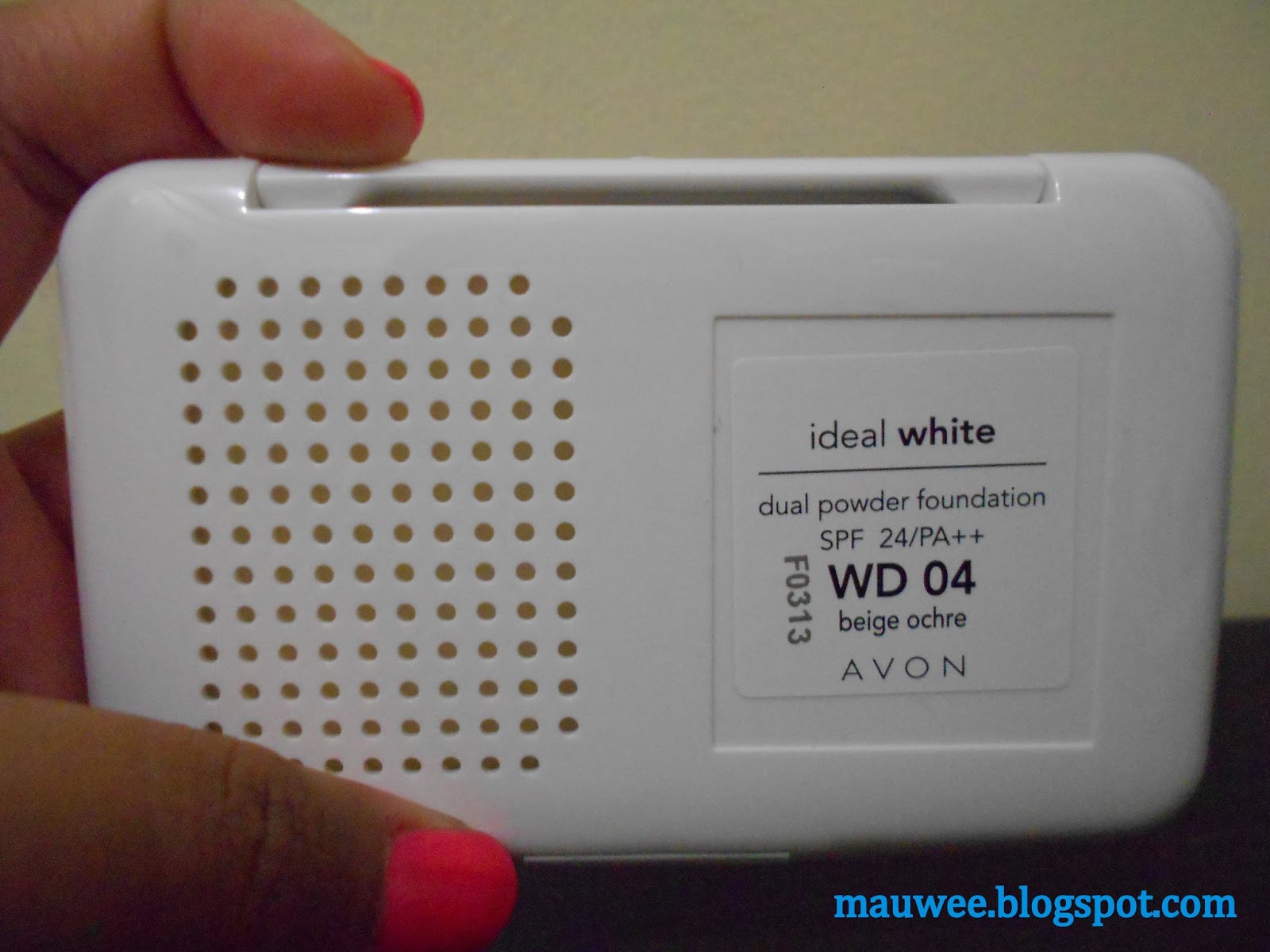 The Curious Cat: AVON Ideal White Dual Powder Foundation